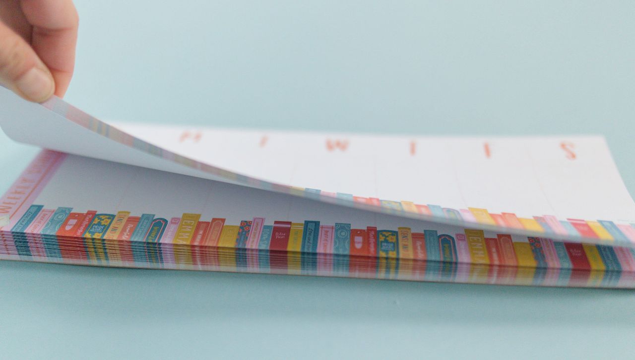 Book Stack Weekly Notepad - Pippi Post